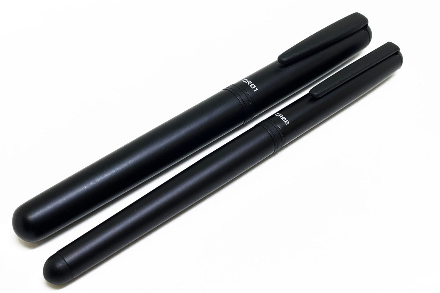 マットで真っ黒な細くてスラスラ書きやすいオートの水性ボールペン「OHTO CR02」 - sutero choice